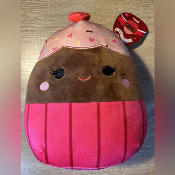 Squishmallows | Toys | Nwt 8 Ottie The Chocolate Cupcake Squishmallow ...